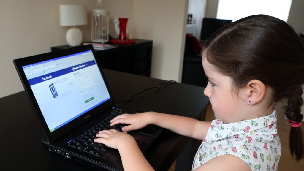 How to Monitor Children’s Facebook Use?